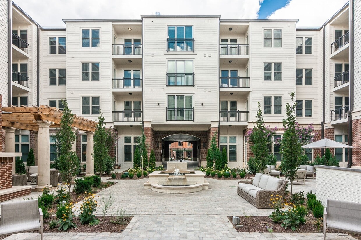 Harpeth Square - Now Leasing